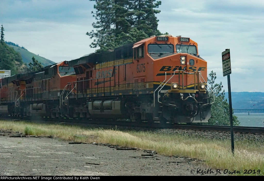 BNSF 6075